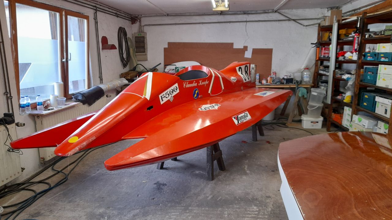 Wiederaufbau eines F500-Gespanns durch Dirk Hasert – Real Boat Racing